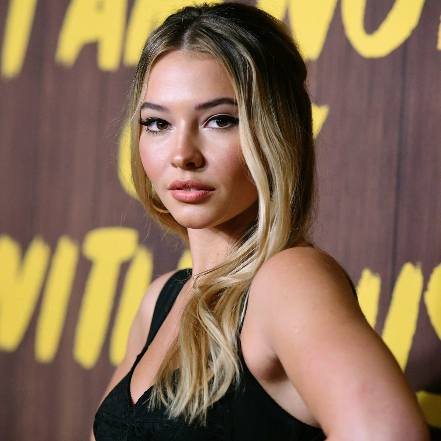 Madelyn Cline - Def Pen