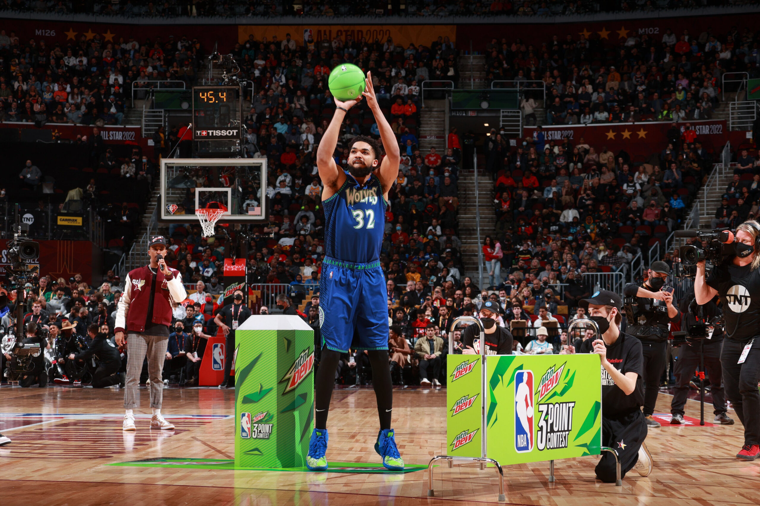 Karl-Anthony Towns Wins the Three-Point Shooting Contest | Def Pen