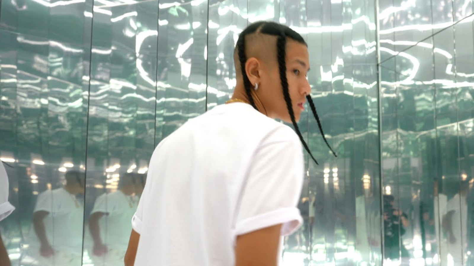 Spence Lee Delivers The 'White Tee' Video | Def Pen