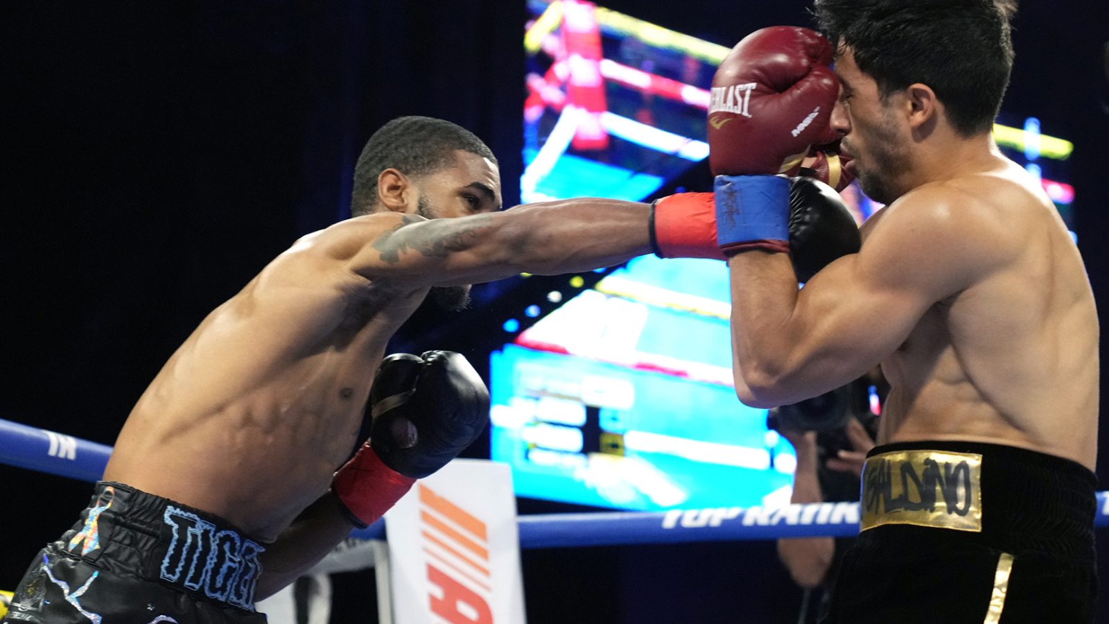 Tiger Johnson Overpowers Paulo Galdino In One Round | Def Pen